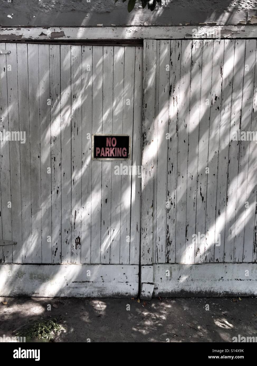 Old no parking sign hi-res stock photography and images - Alamy