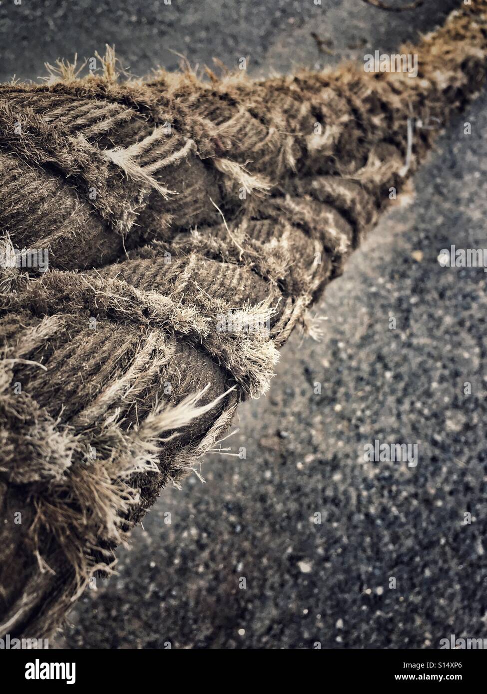 Rope secure hi-res stock photography and images - Alamy