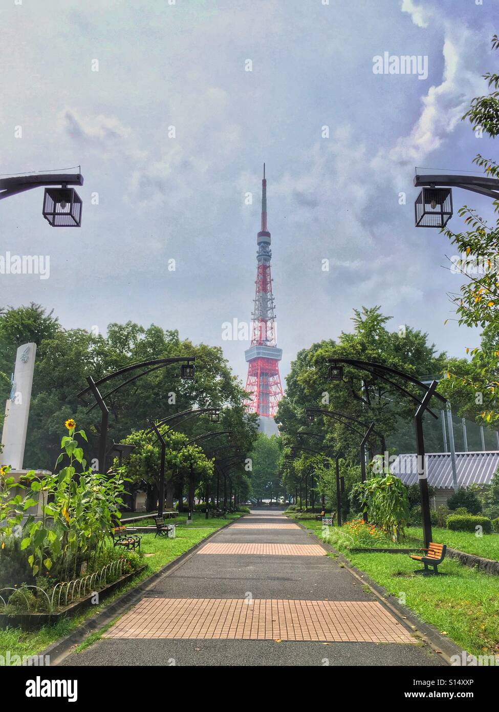 Tokyo tower and tokyo tower hi-res stock photography and images - Alamy