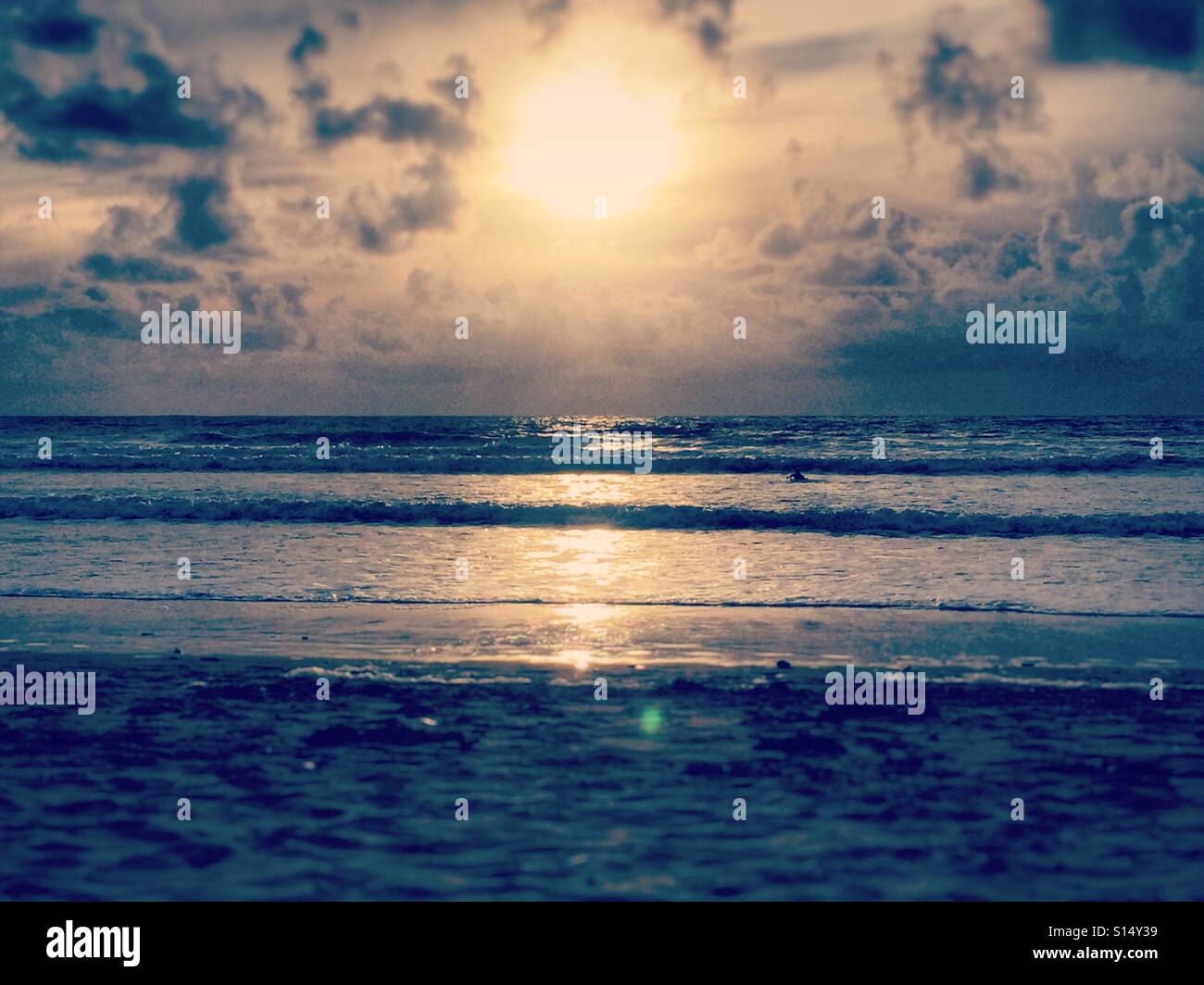 Surf sunset hi-res stock photography and images - Alamy