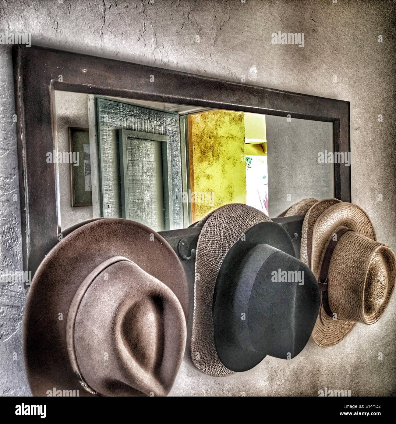 Black cowboy hat hats hi-res stock photography and images - Alamy