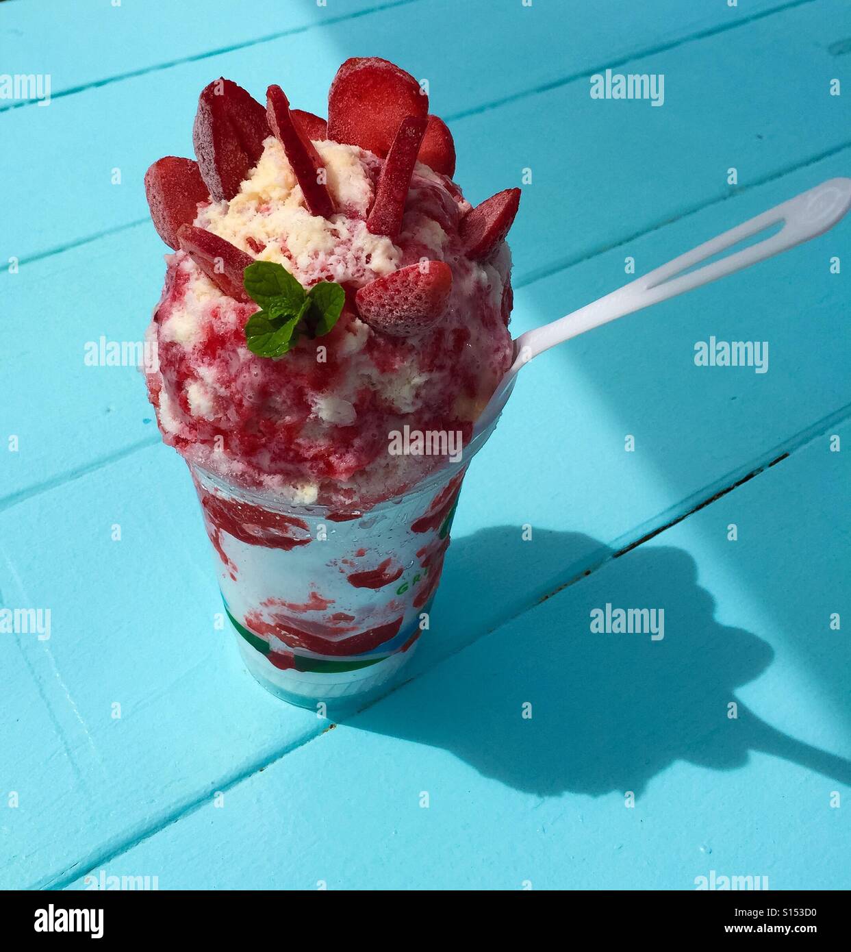 Strawberry shave ice Stock Photo - Alamy