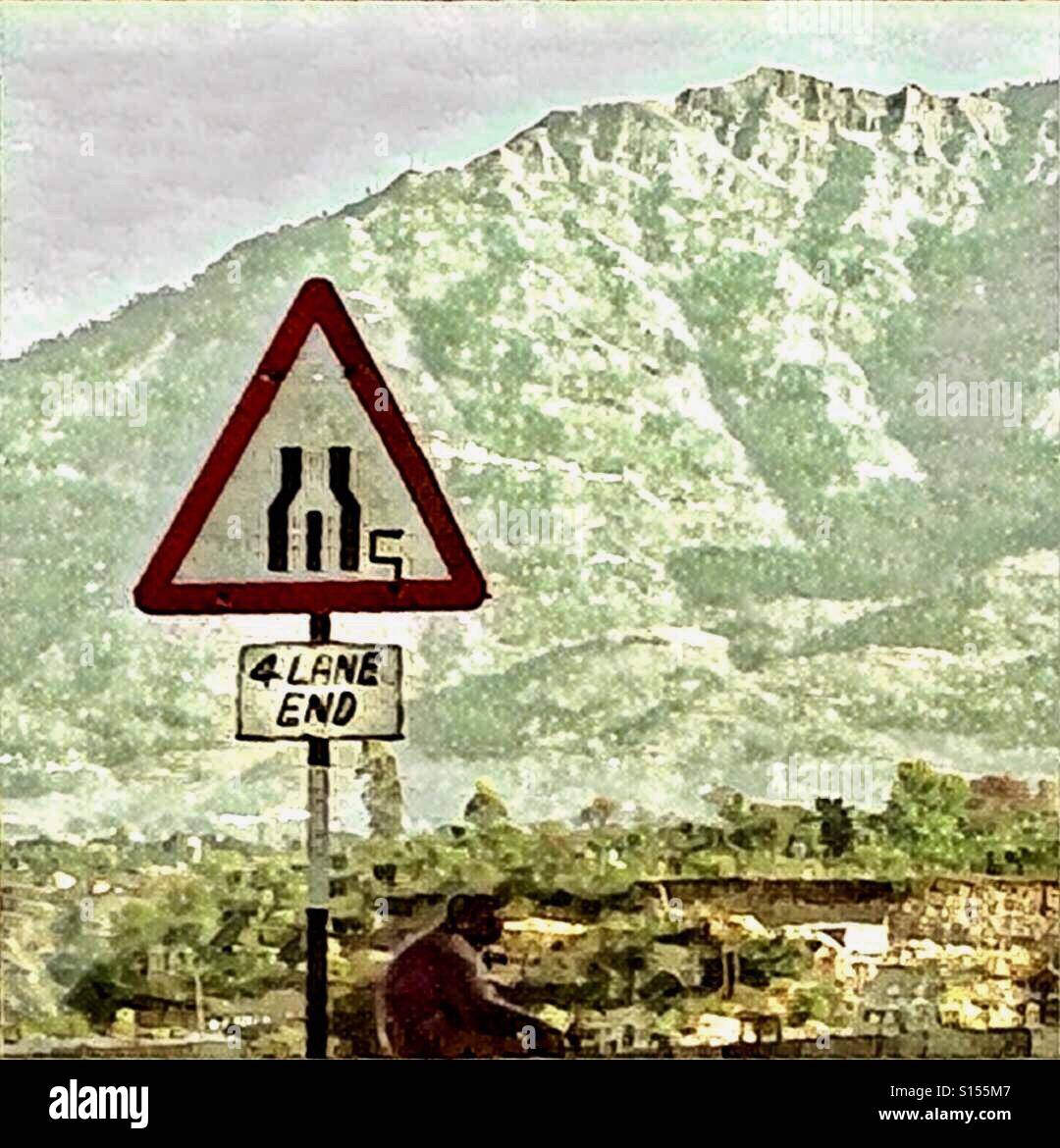 4 lane end sign hi-res stock photography and images - Alamy