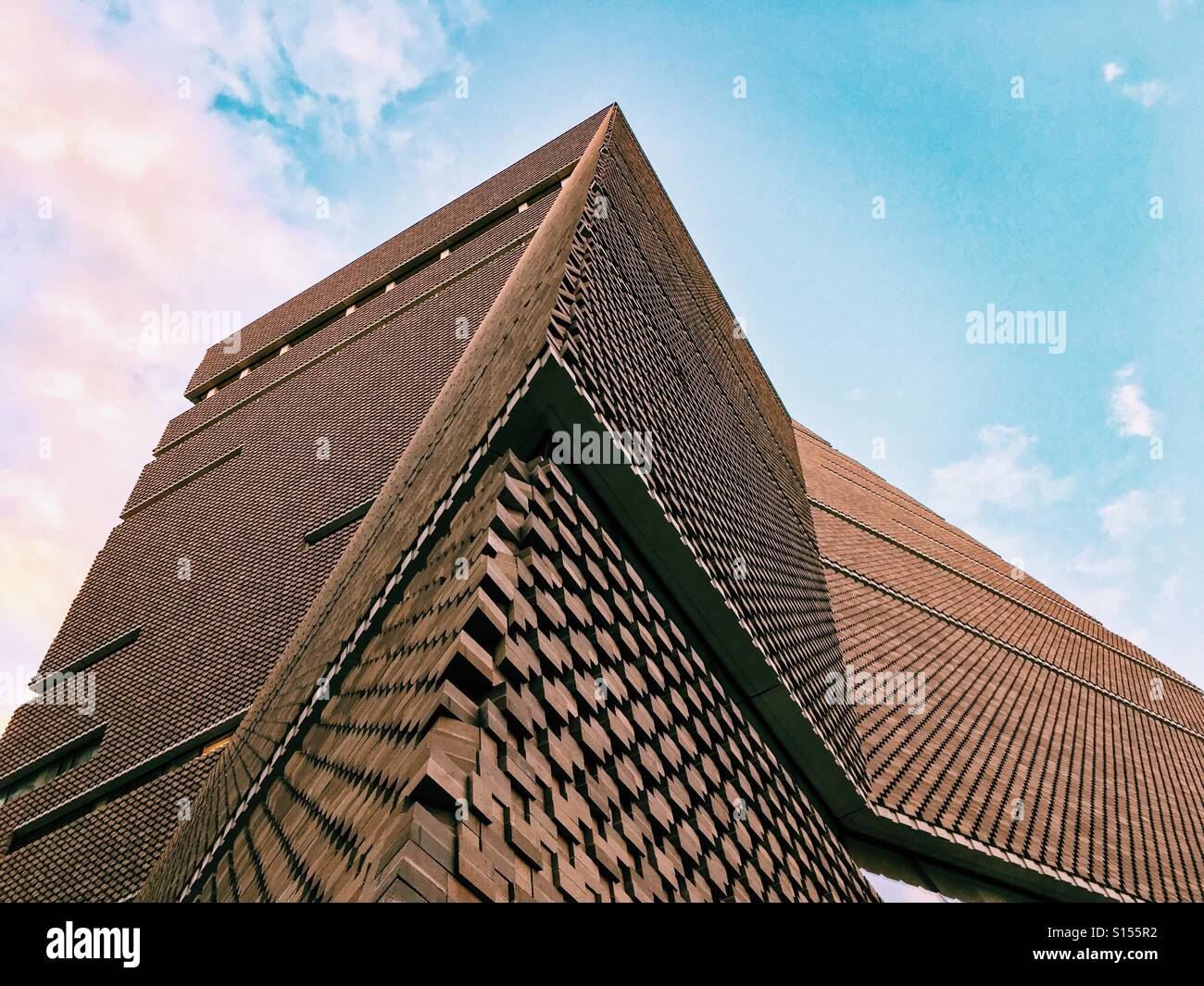 Tate modern new building hi-res stock photography and images - Alamy