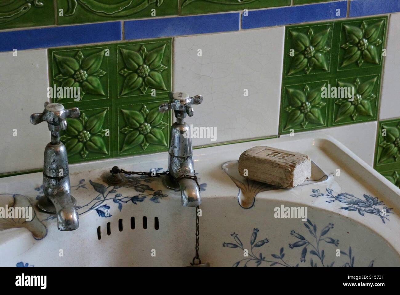 Victorian sink hi-res stock photography and images - Alamy