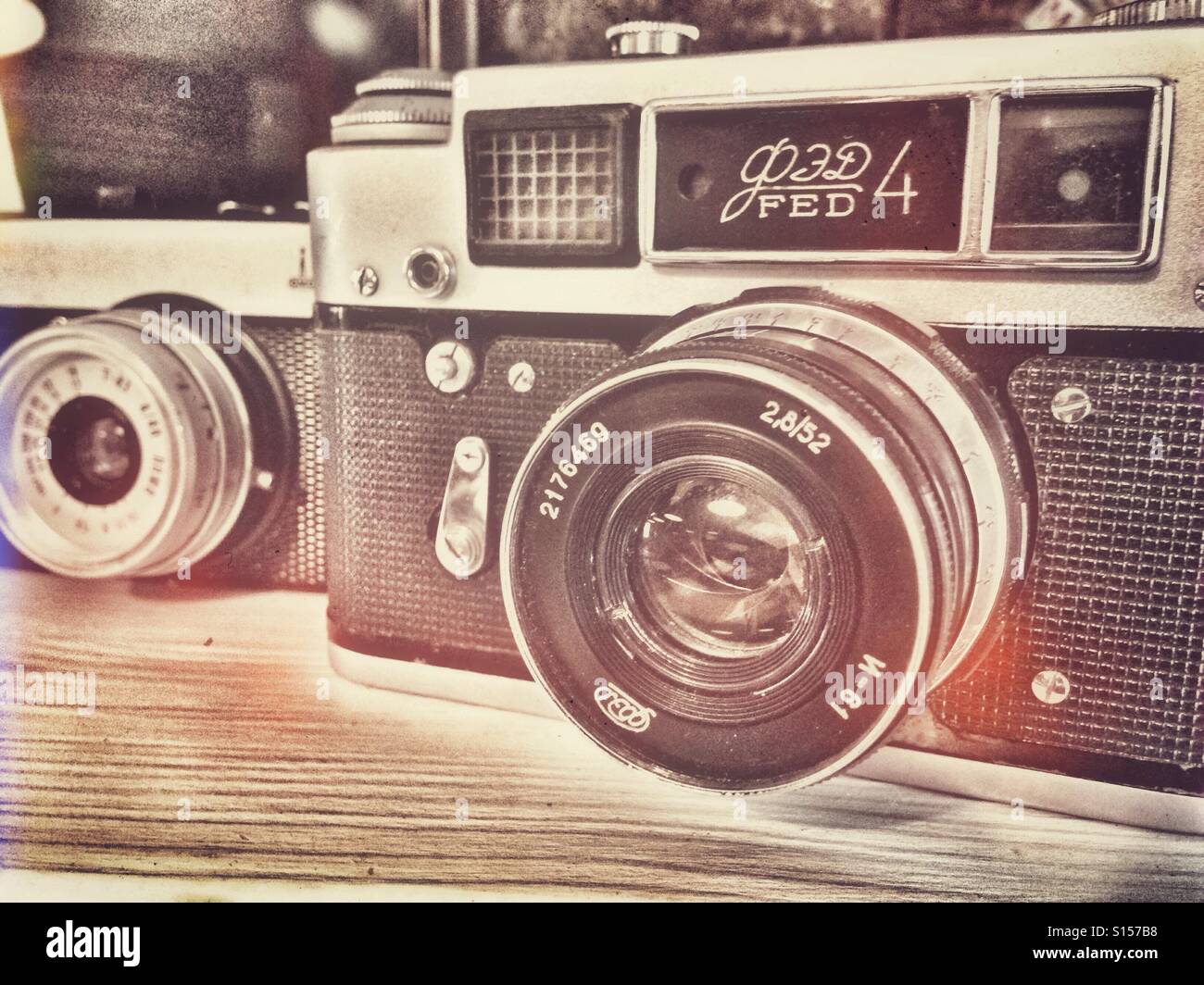 Old film cameras hi-res stock photography and images - Alamy