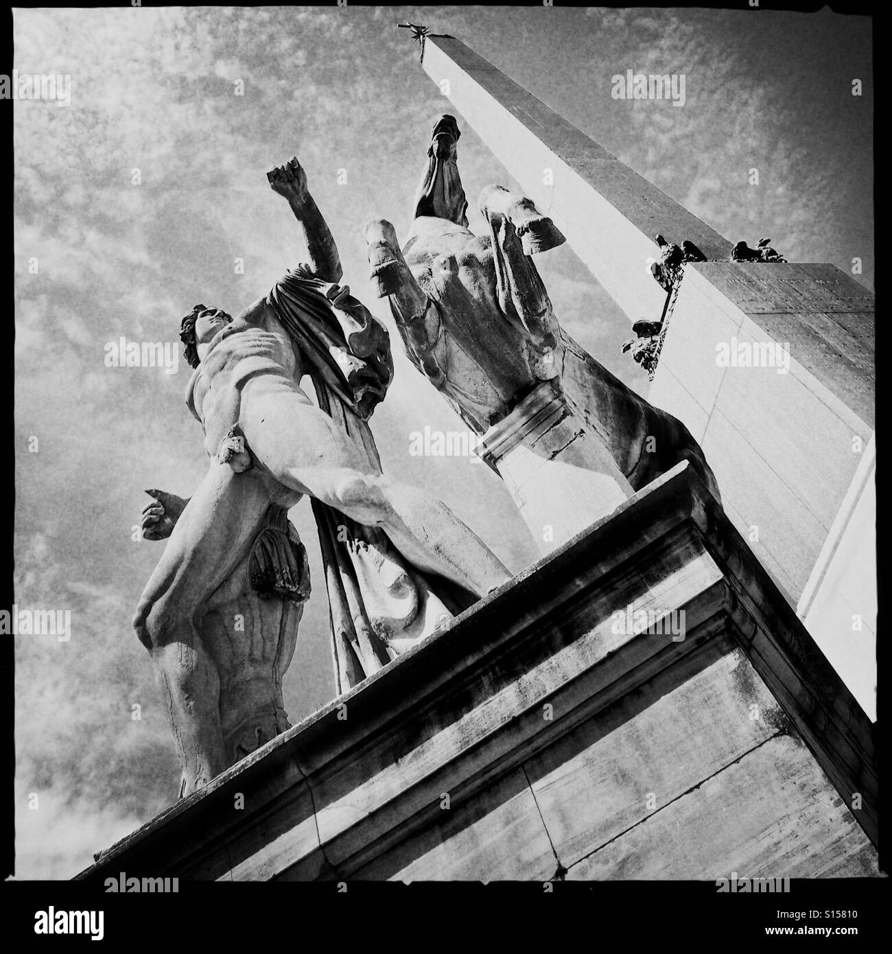 Obelisk statue hi-res stock photography and images - Alamy