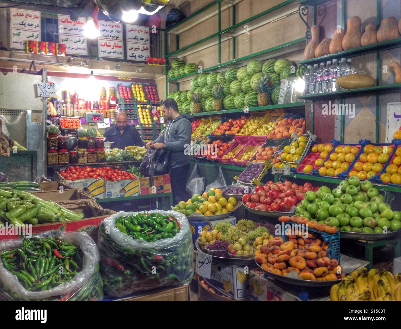 Iran fruit stall hi-res stock photography and images - Alamy
