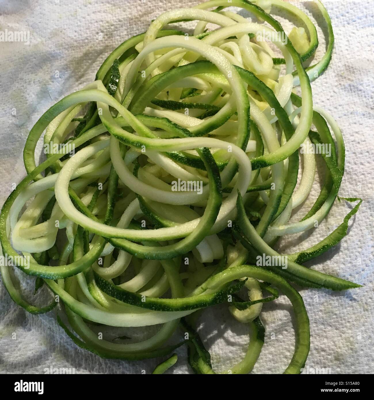 Courgette spaghetti hi-res stock photography and images - Alamy