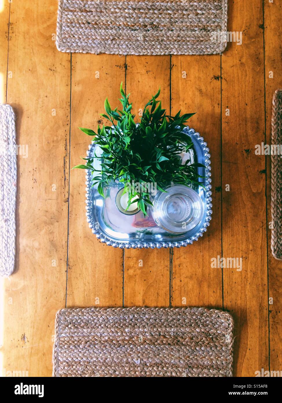 Rustic farmhouse table hi-res stock photography and images - Alamy