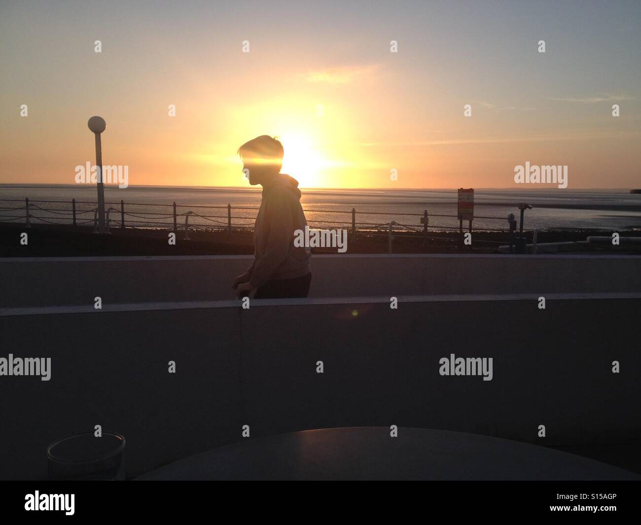 Silhouette against sunset hi-res stock photography and images - Alamy