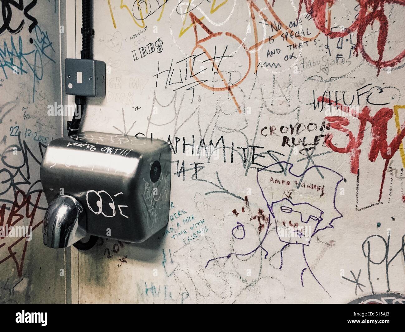 Graffiti toilet hi-res stock photography and images - Alamy