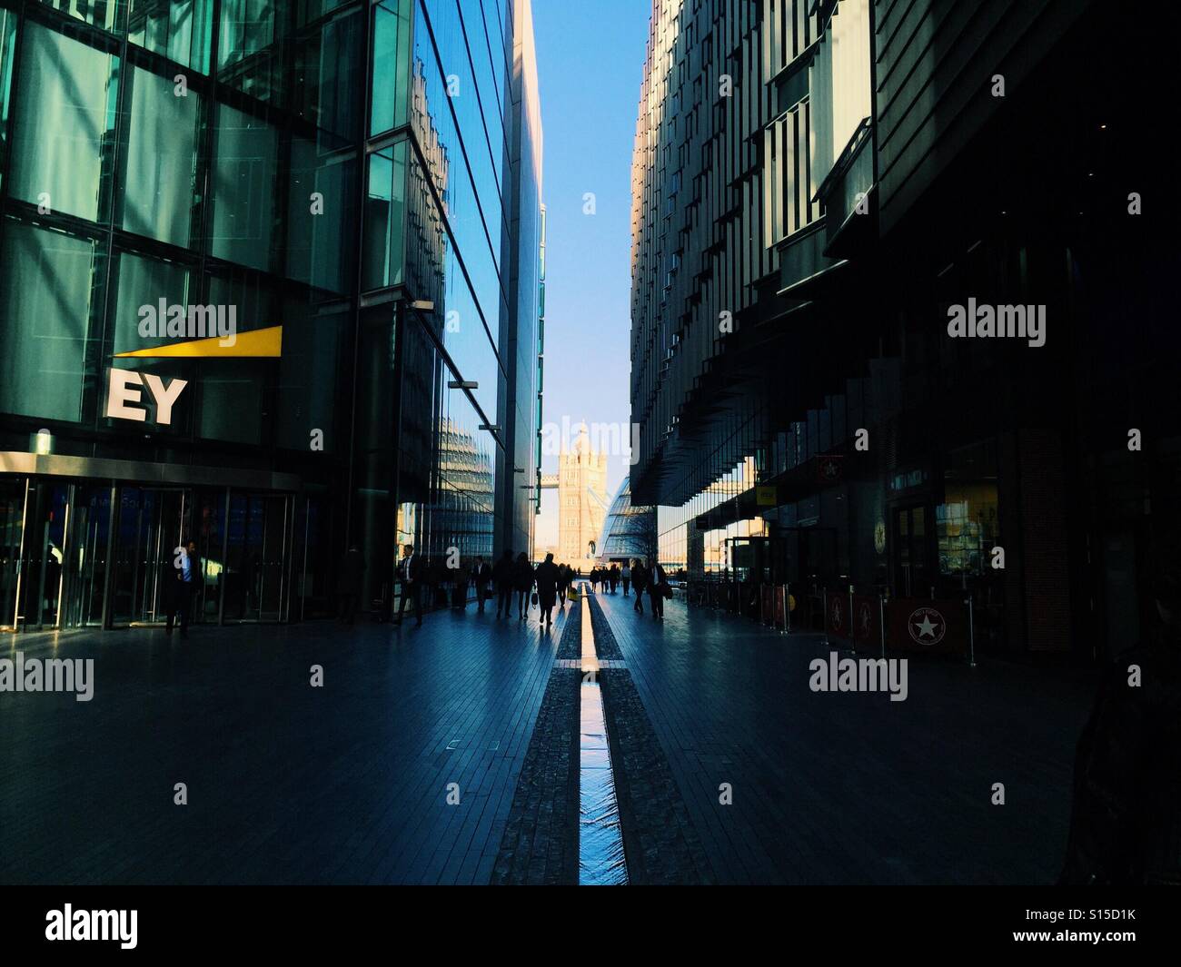 Ernst and young london hi-res stock photography and images - Alamy