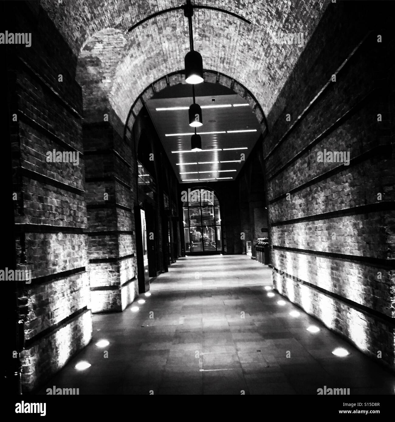 London kings cross passageway hi-res stock photography and images - Alamy