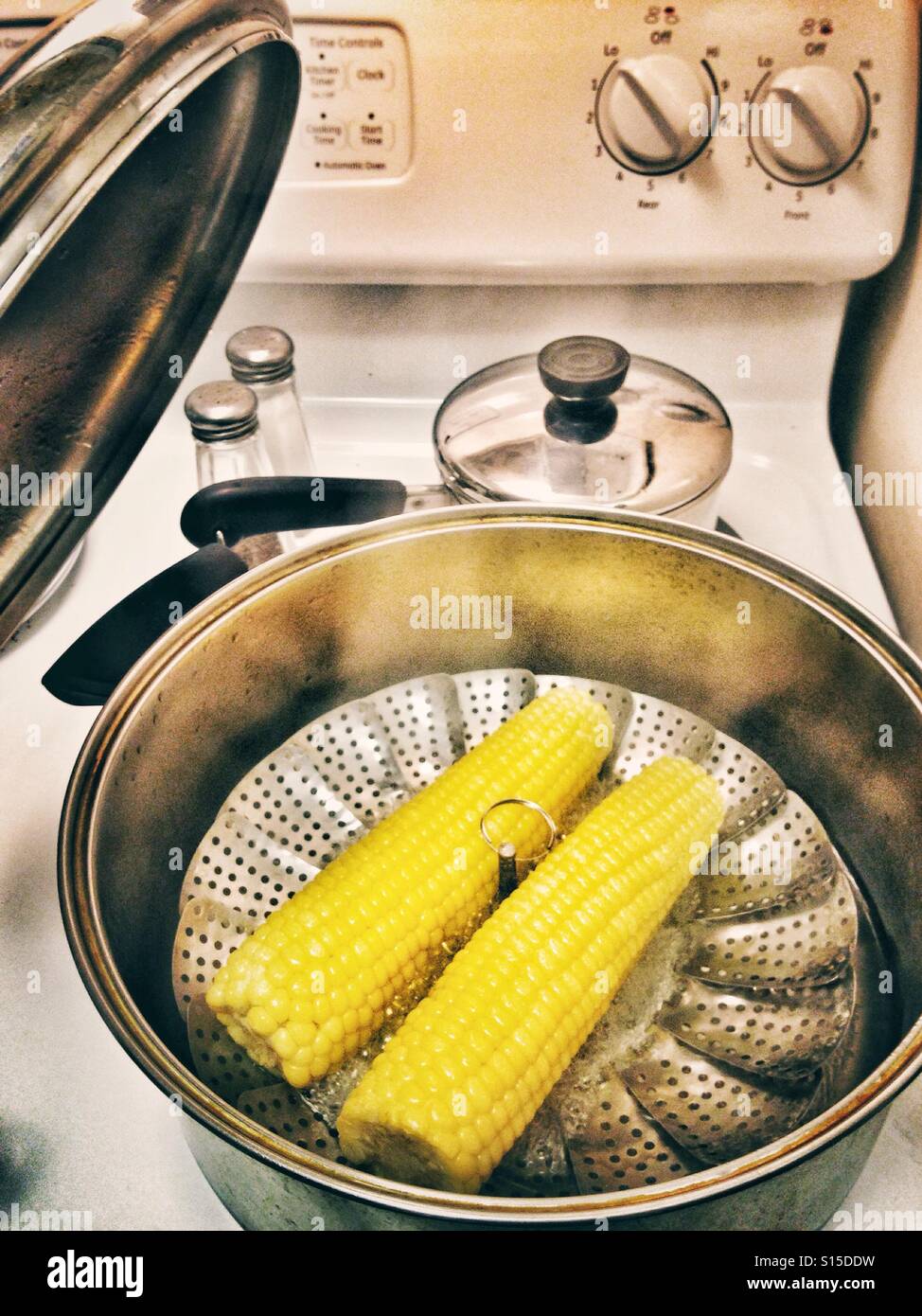 Cooking corn hi-res stock photography and images - Alamy
