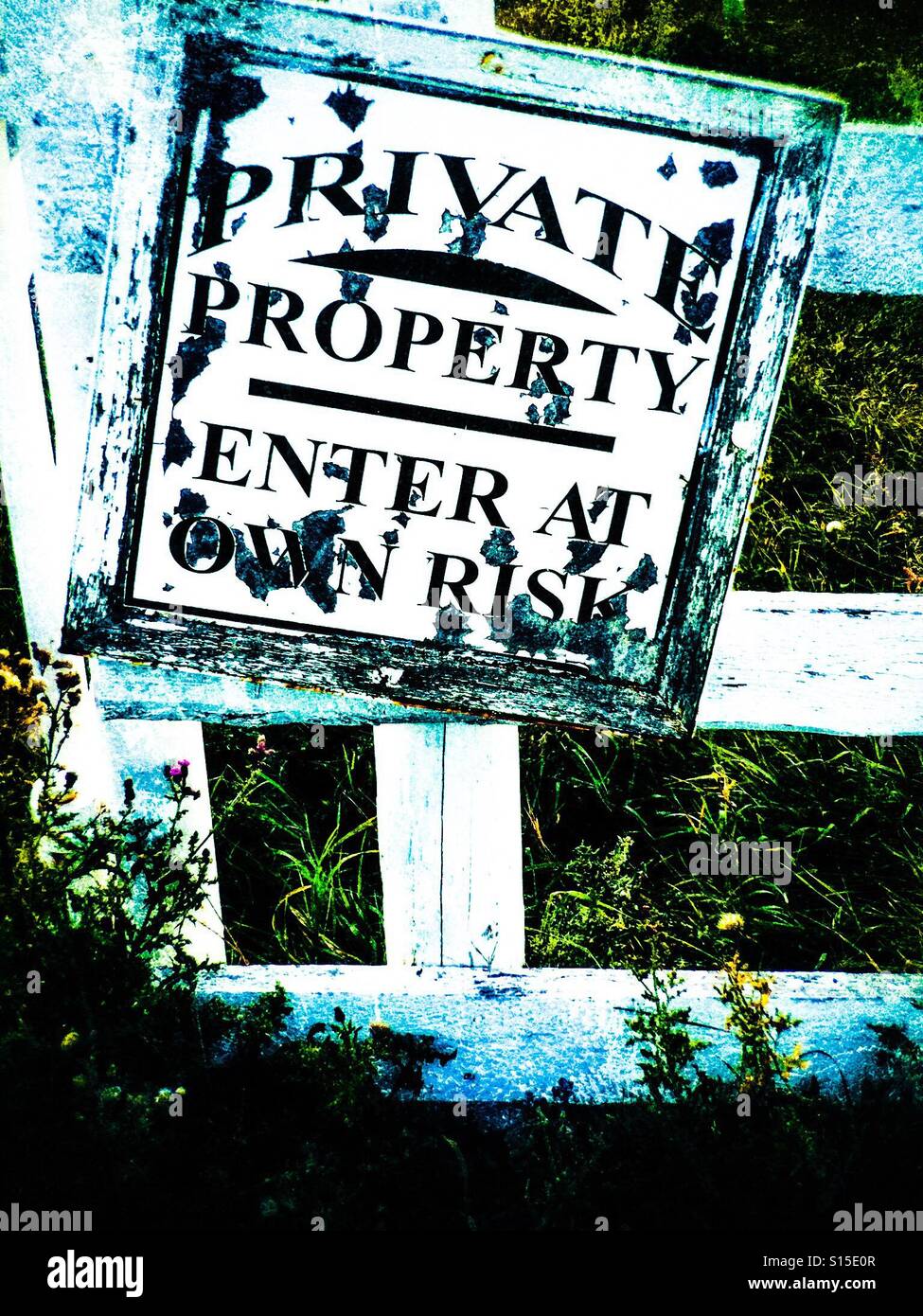 A private property sign hangs on a rural fence Stock Photo - Alamy