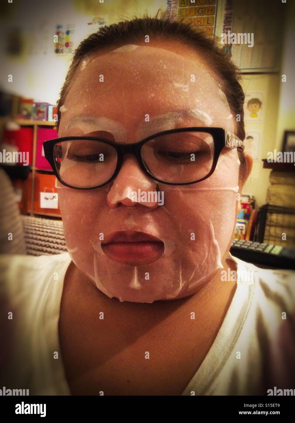 Filipino wearing face mask hi-res stock photography and images - Alamy