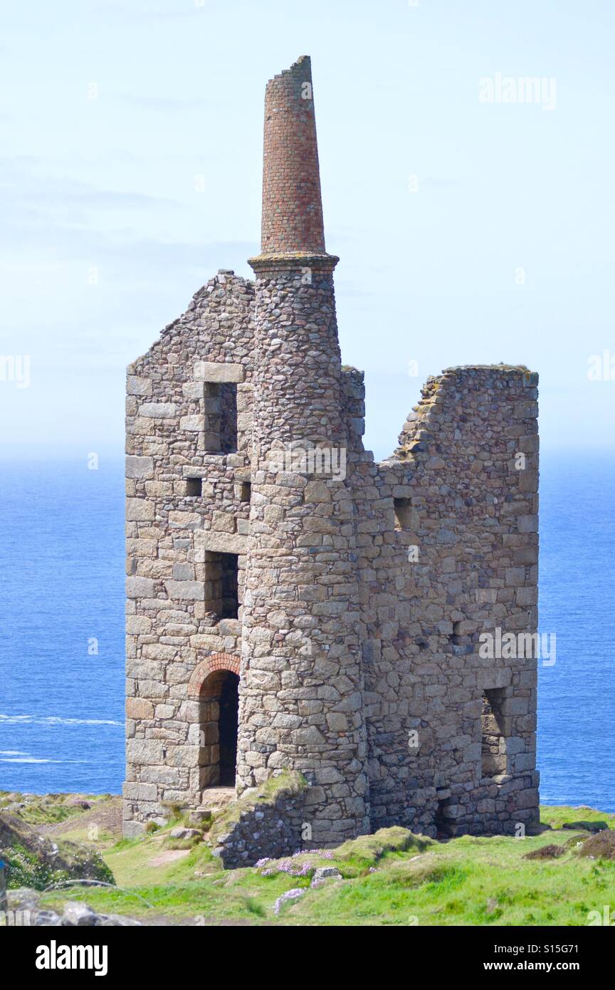 Poldark mine hi-res stock photography and images - Alamy