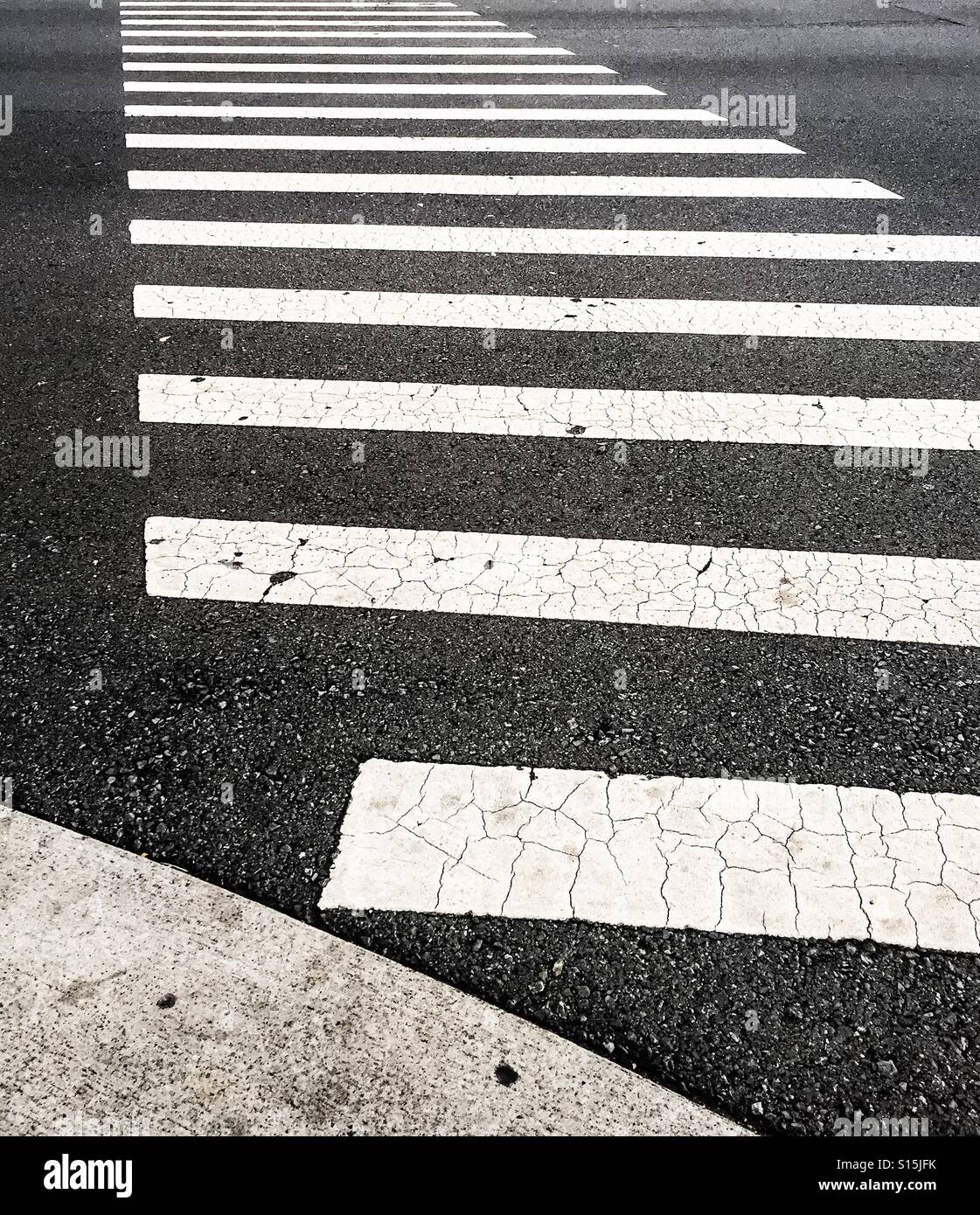 Crosswalk hi-res stock photography and images - Alamy