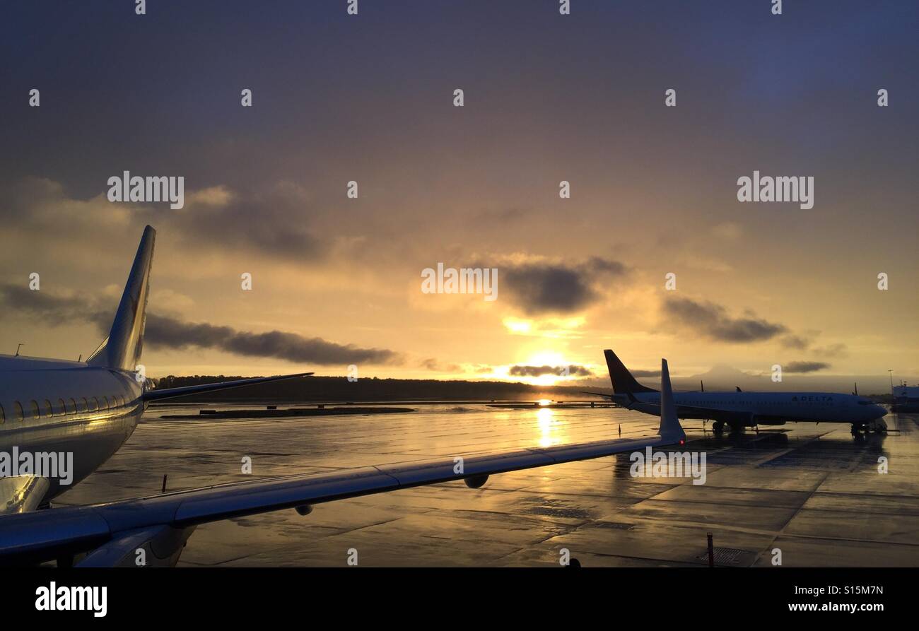 Portland Airport High Resolution Stock Photography and Images - Alamy