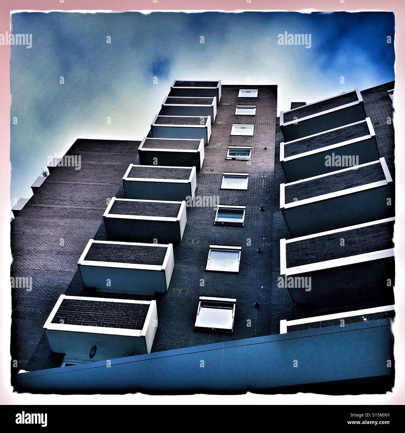 Looking up at the building hi-res stock photography and images - Alamy