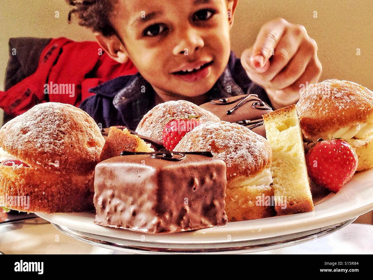 Male face cake hi-res stock photography and images - Alamy