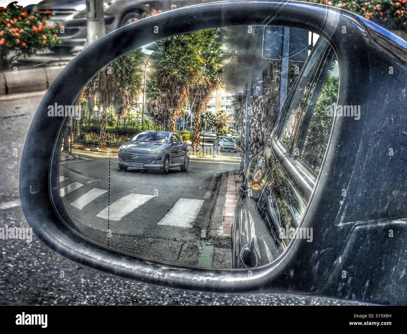 Cars reflected in vehicle hi-res stock photography and images - Alamy