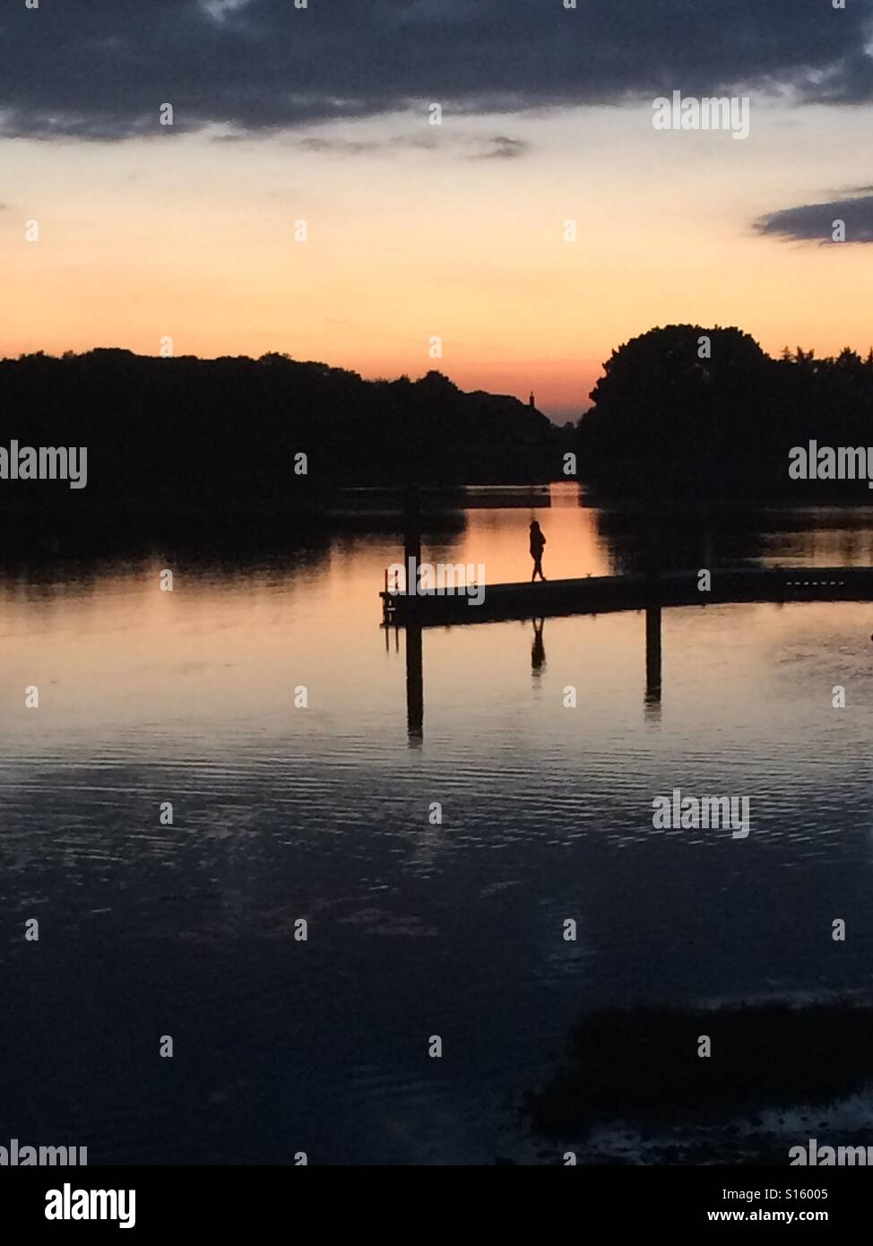 Silhouettes and reflections hi-res stock photography and images - Alamy