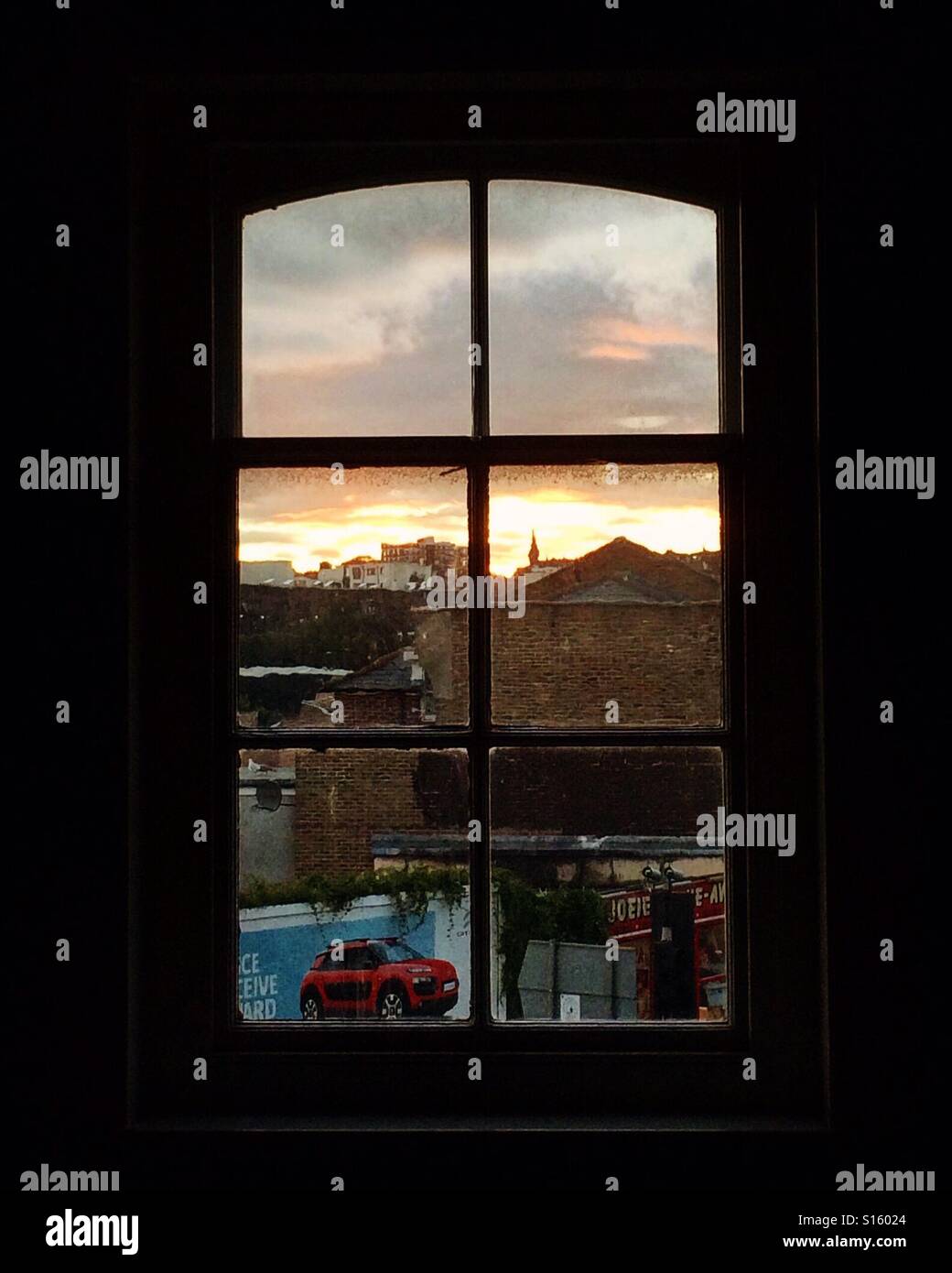 Urban sunset hi-res stock photography and images - Alamy