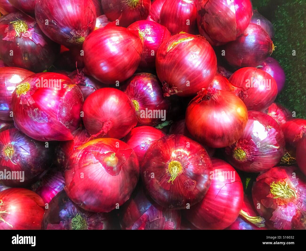 Red skin onions hi-res stock photography and images - Alamy