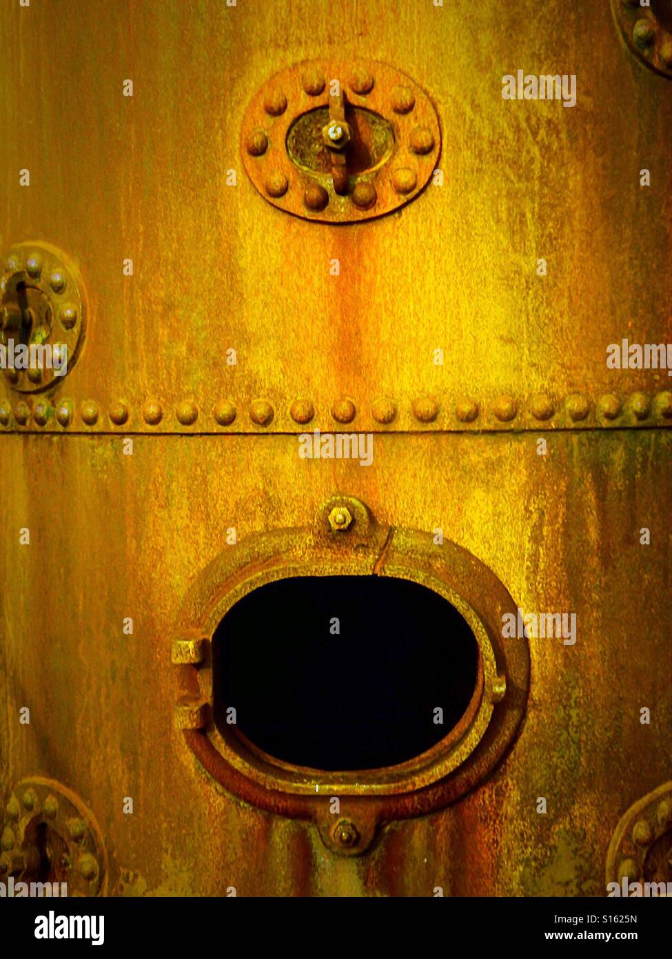 Rusty old boiler Stock Photo - Alamy