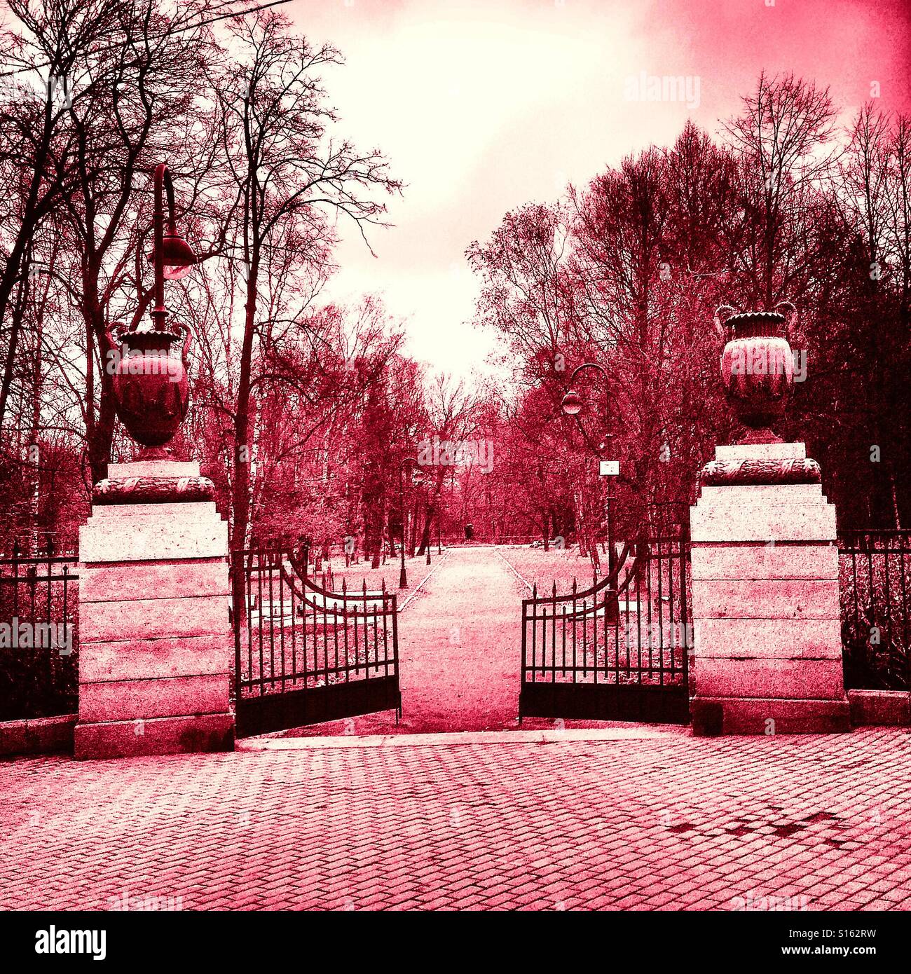 Spooky gates hi-res stock photography and images - Alamy