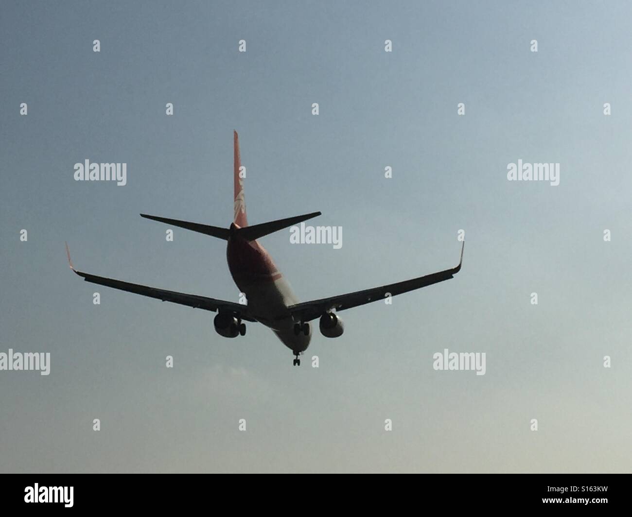 Airplane airport landing hi-res stock photography and images - Alamy