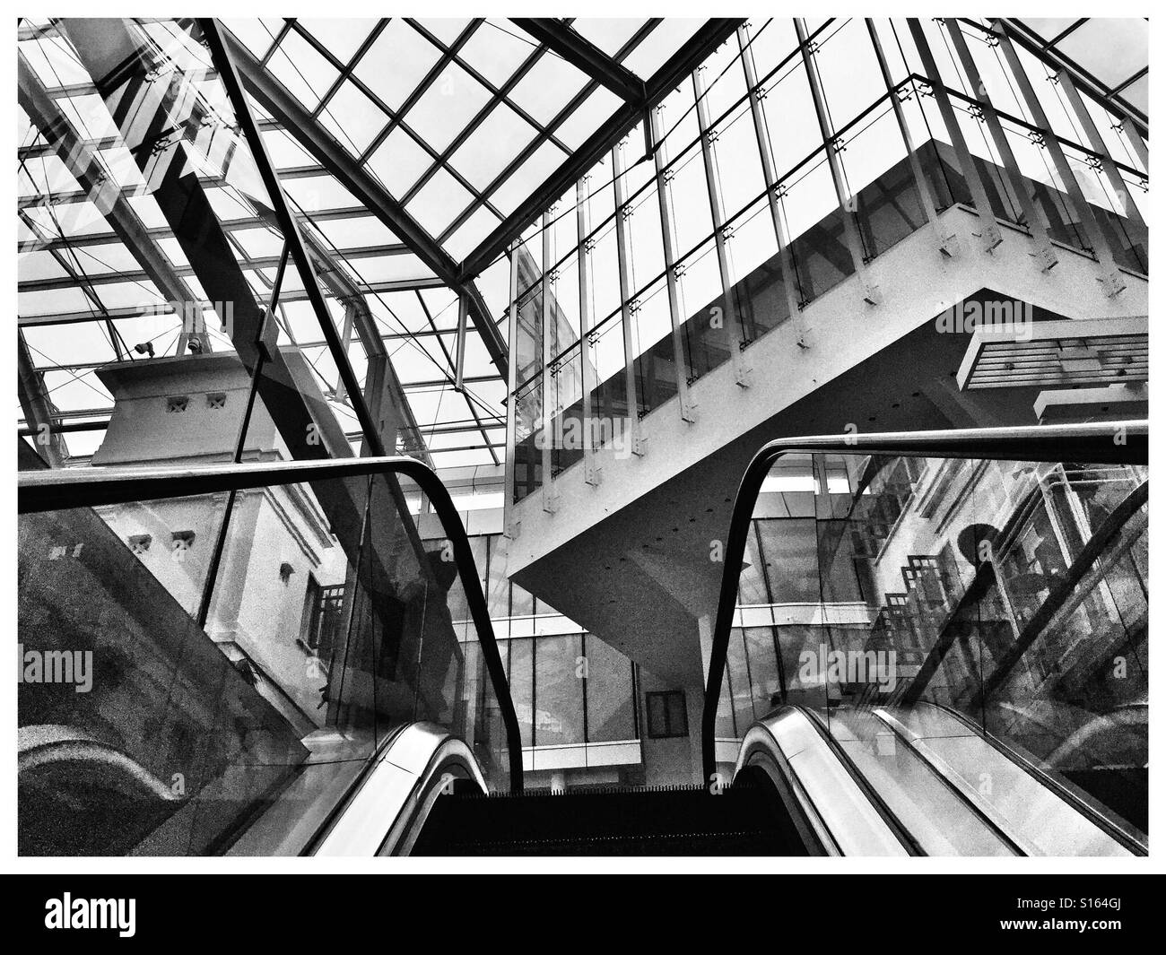 Structured buildings hi-res stock photography and images - Alamy