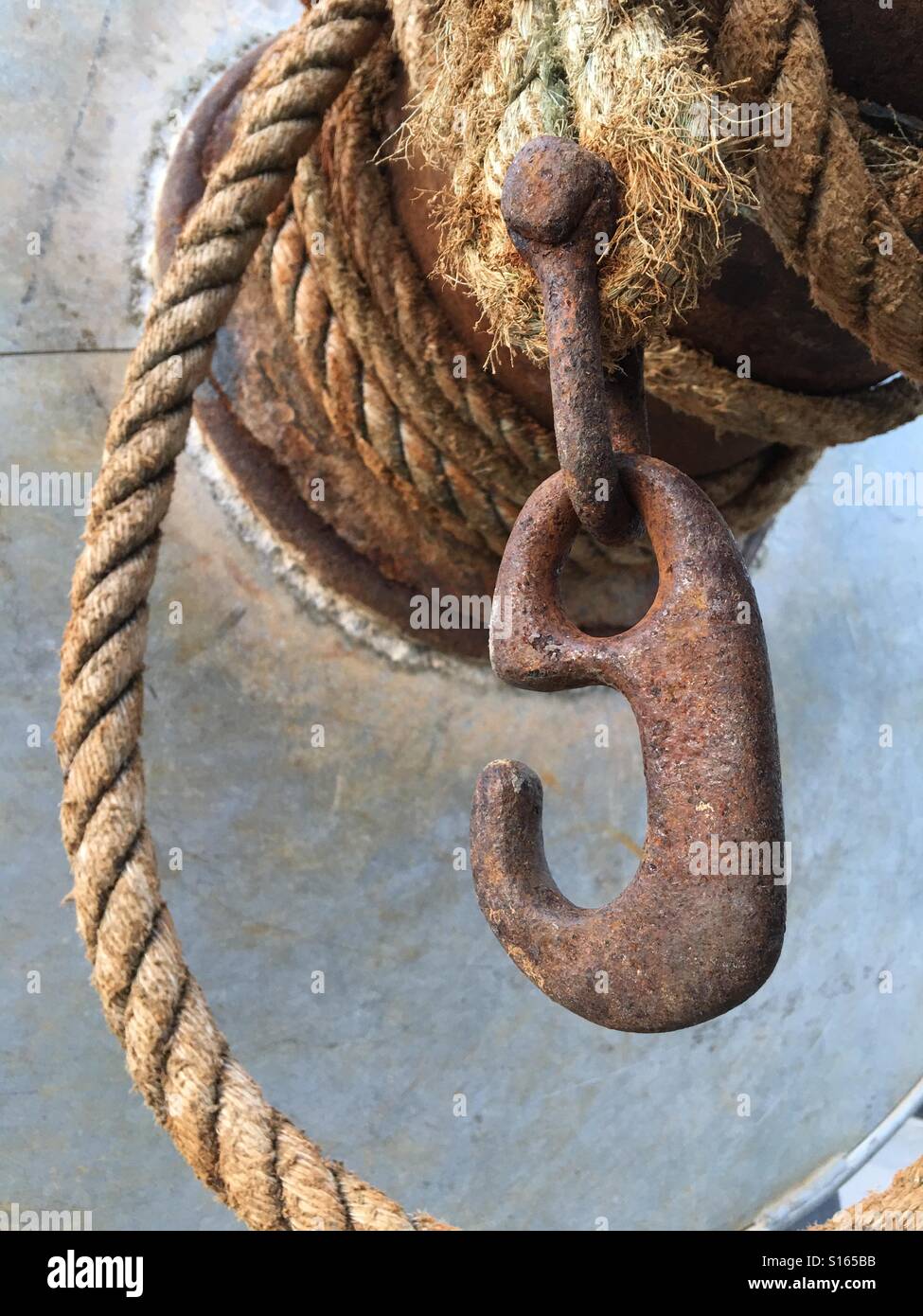 Rusty rope hi-res stock photography and images - Alamy