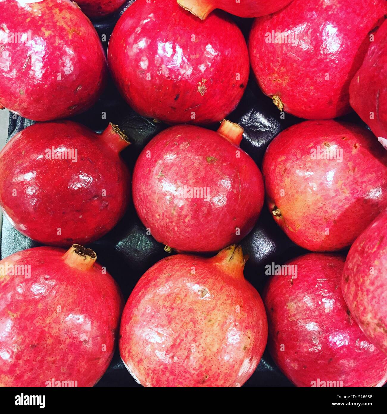 Eat pomegranates hi-res stock photography and images - Alamy