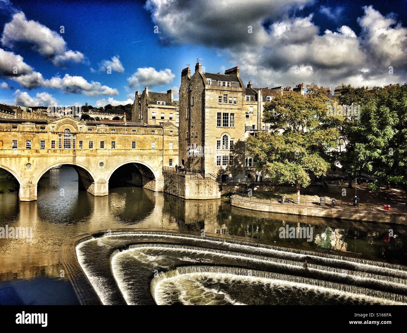 Pulteney bridge and the weir hi-res stock photography and images - Alamy