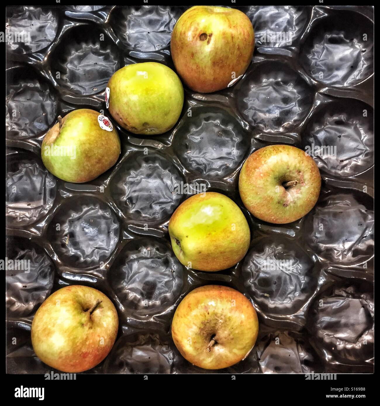 Plastic apples hi-res stock photography and images - Alamy