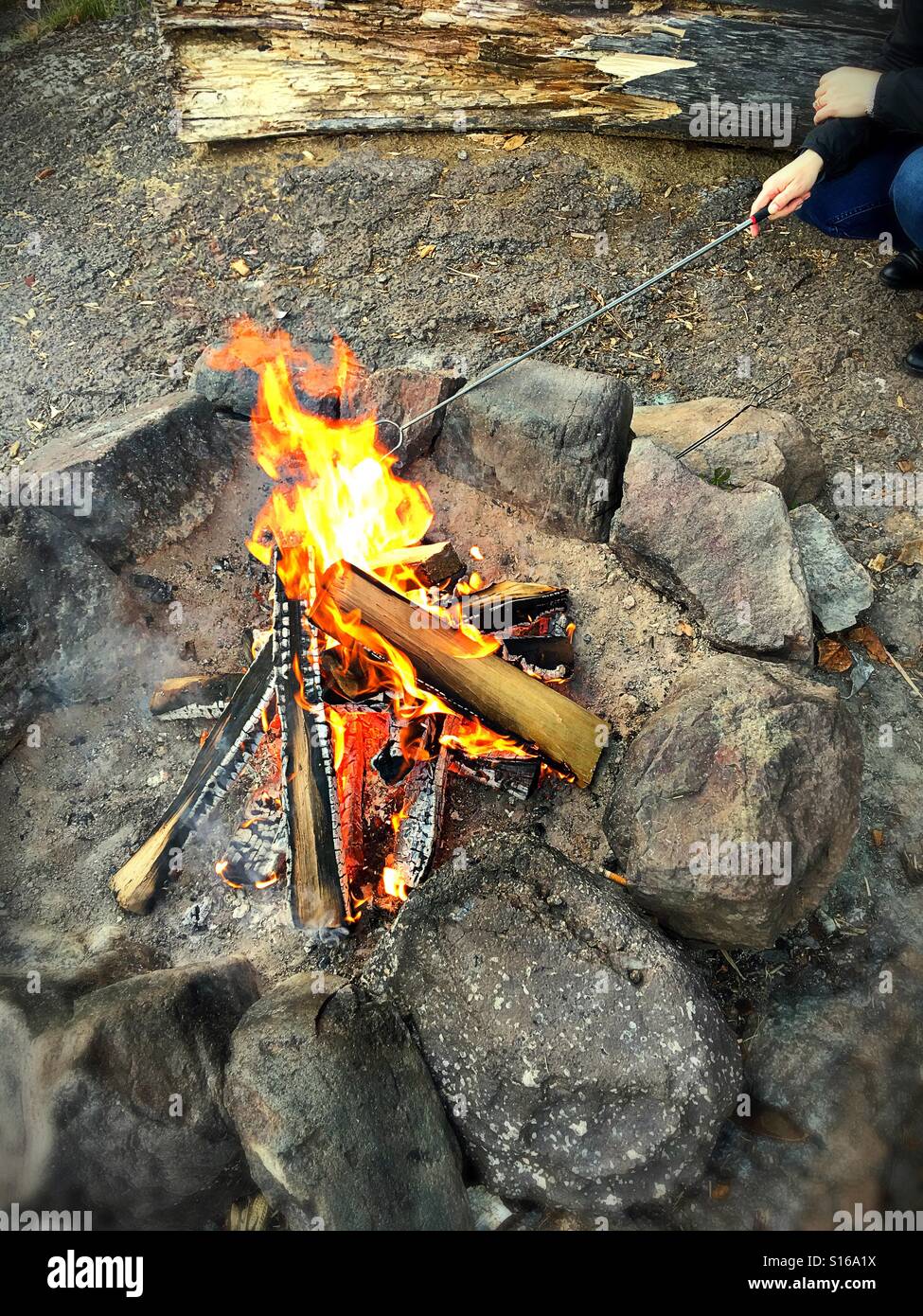Toasting marshmallows fire hi-res stock photography and images - Alamy