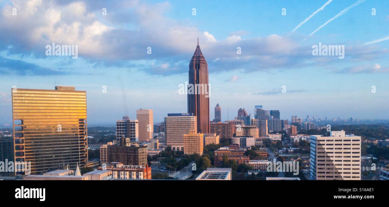 Atlanta skyline blue sky hi-res stock photography and images - Alamy