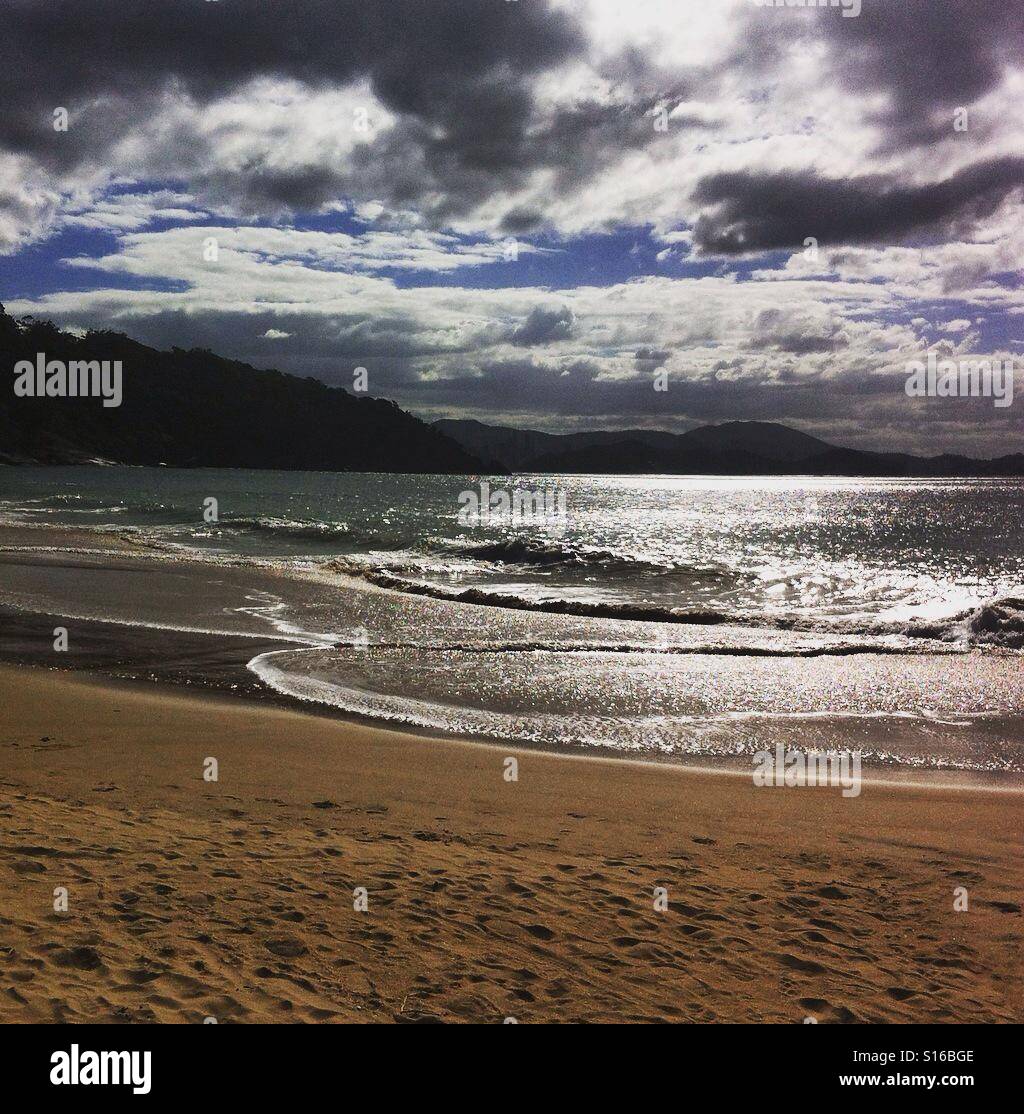 Calm waves hi-res stock photography and images - Alamy