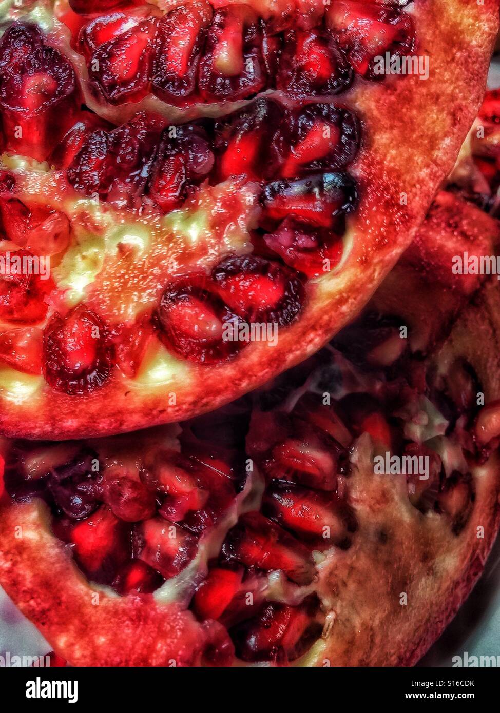 Slices seeds pomegranate close hi-res stock photography and images - Alamy