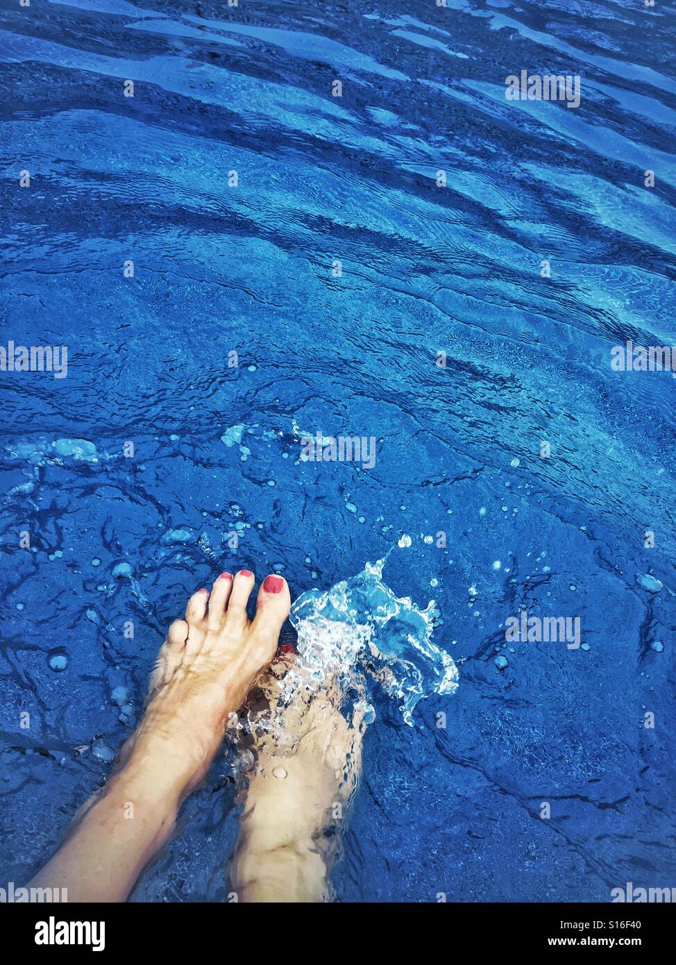 Splash feet hi-res stock photography and images - Alamy