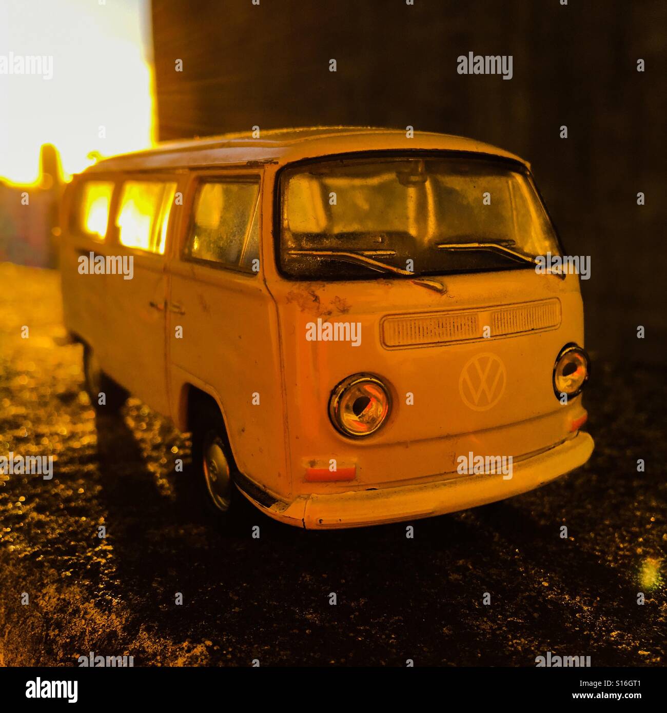 Vw combi van hi-res stock photography and images - Alamy