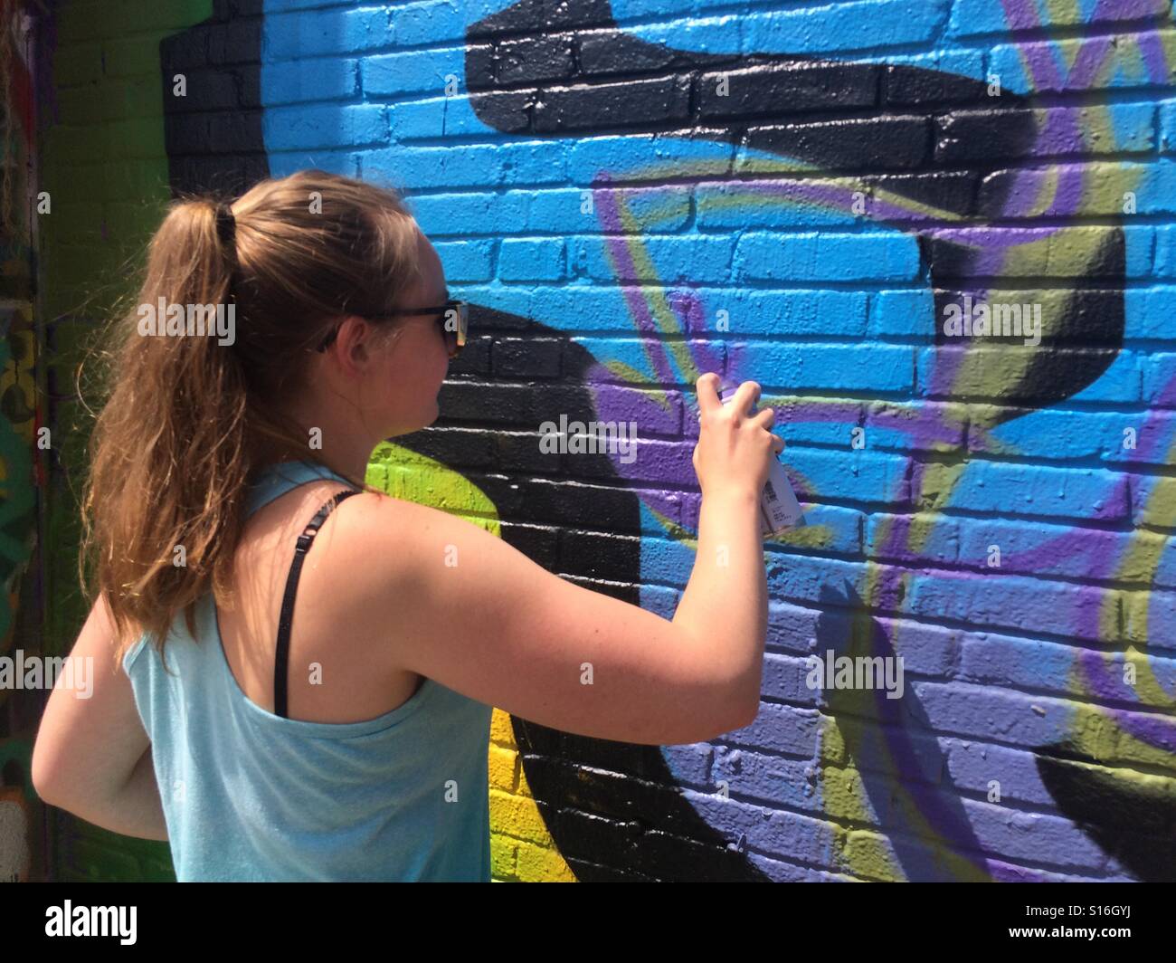 Spraying graffiti hi-res stock photography and images - Alamy