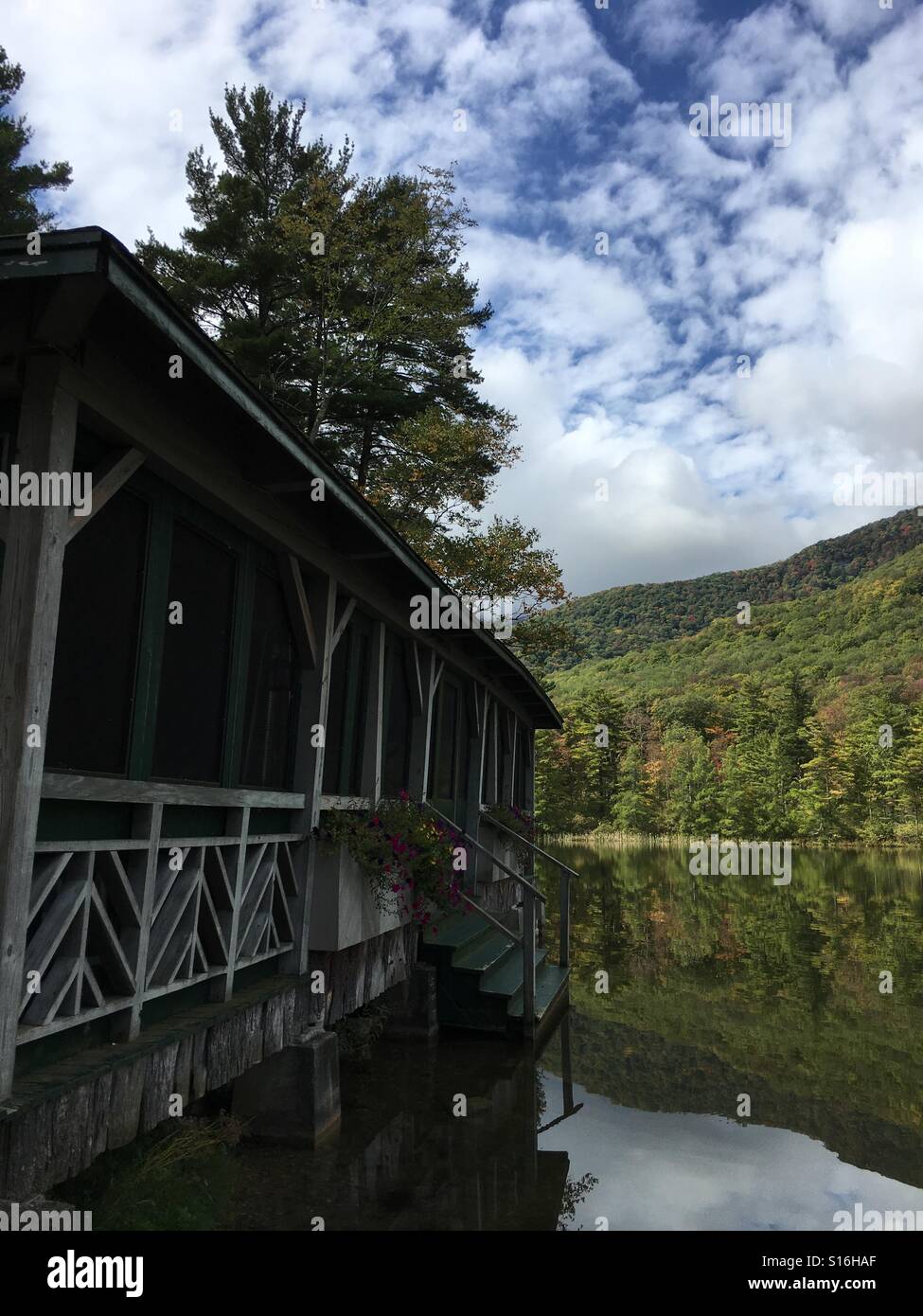 Dock house hi-res stock photography and images - Alamy