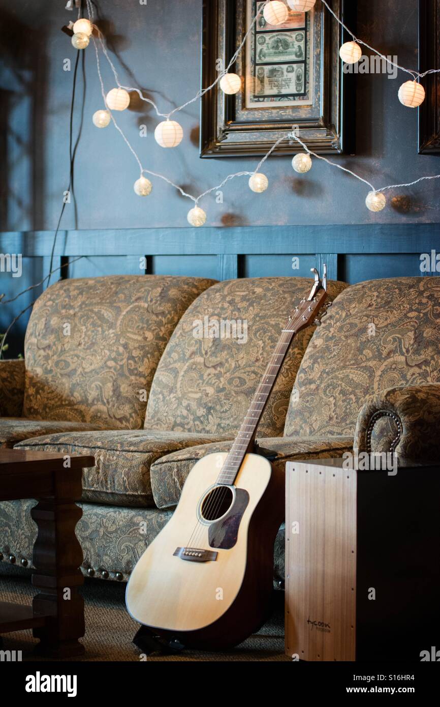 Living musician hi-res stock photography and images - Alamy