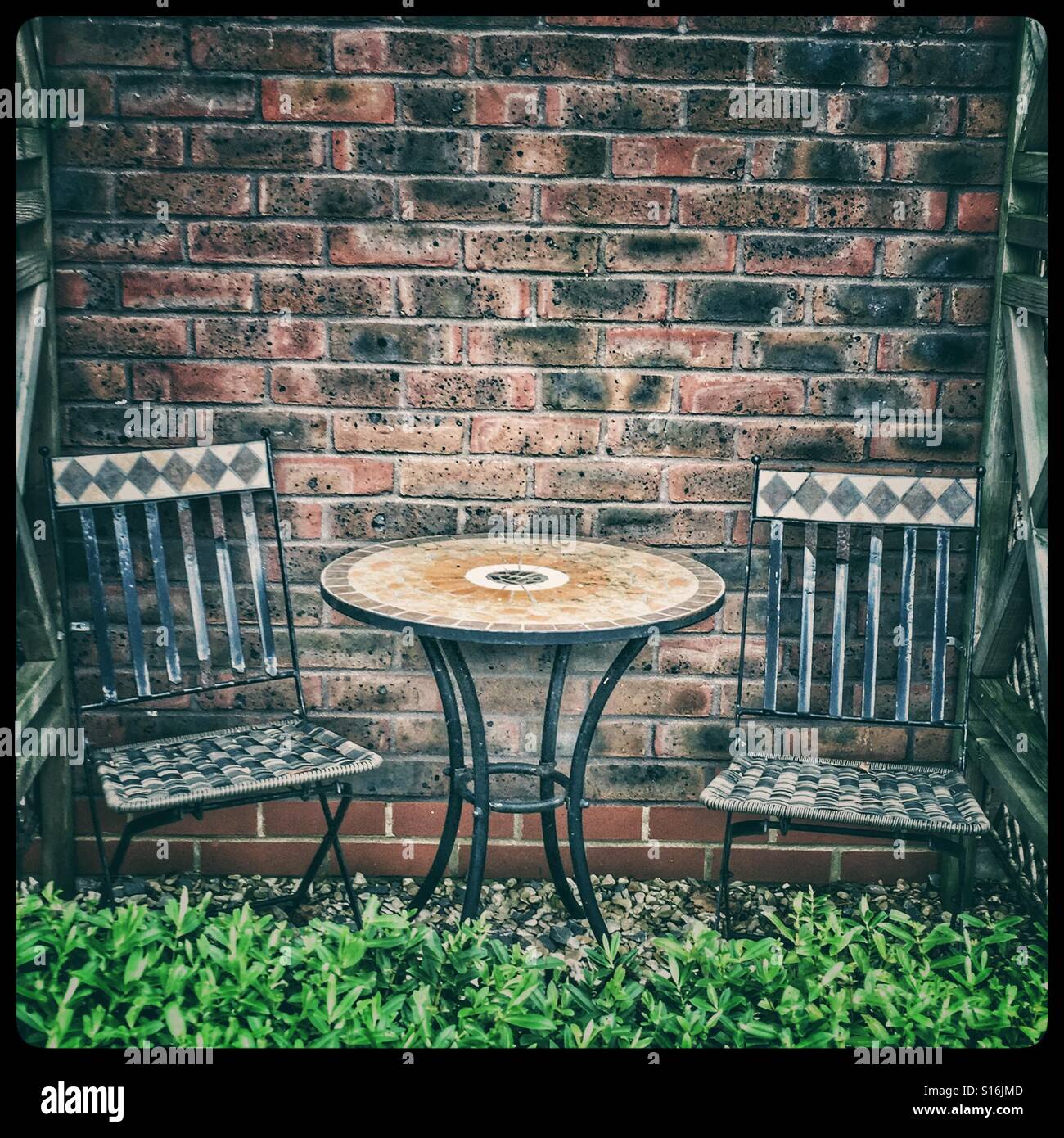 Outdoor seating area hi-res stock photography and images - Alamy