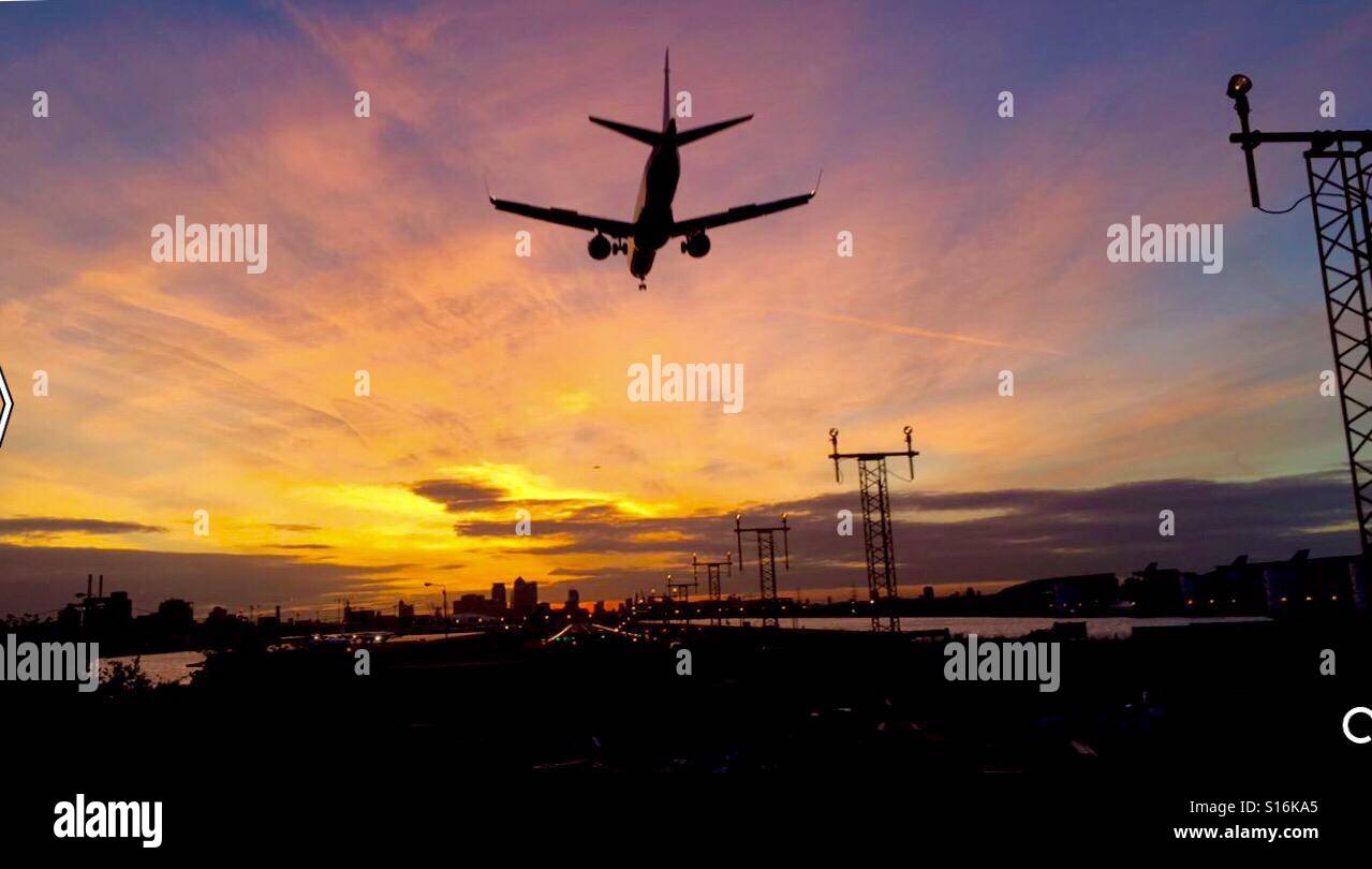 Sunset landing hi-res stock photography and images - Alamy