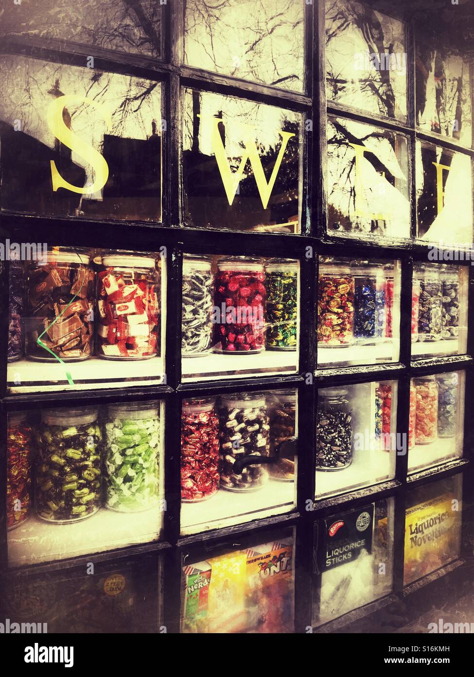 Old Fashioned Sweet Shop High Resolution Stock Photography and Images ...